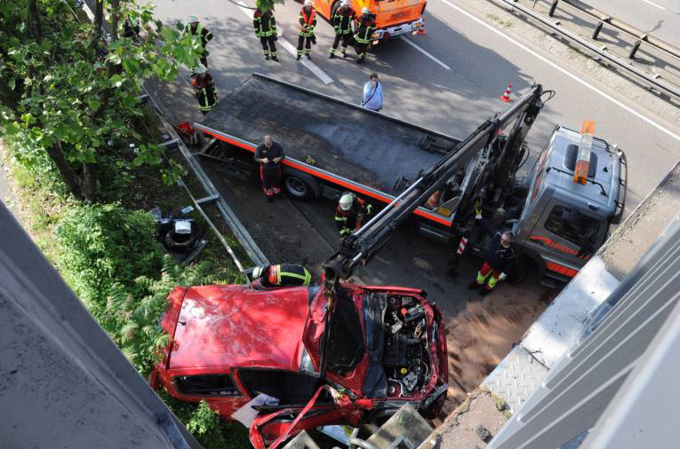 Vollsperrung! Schwerer Unfall auf der Autobahn - Mehrere Verletzte und stundenlange ...